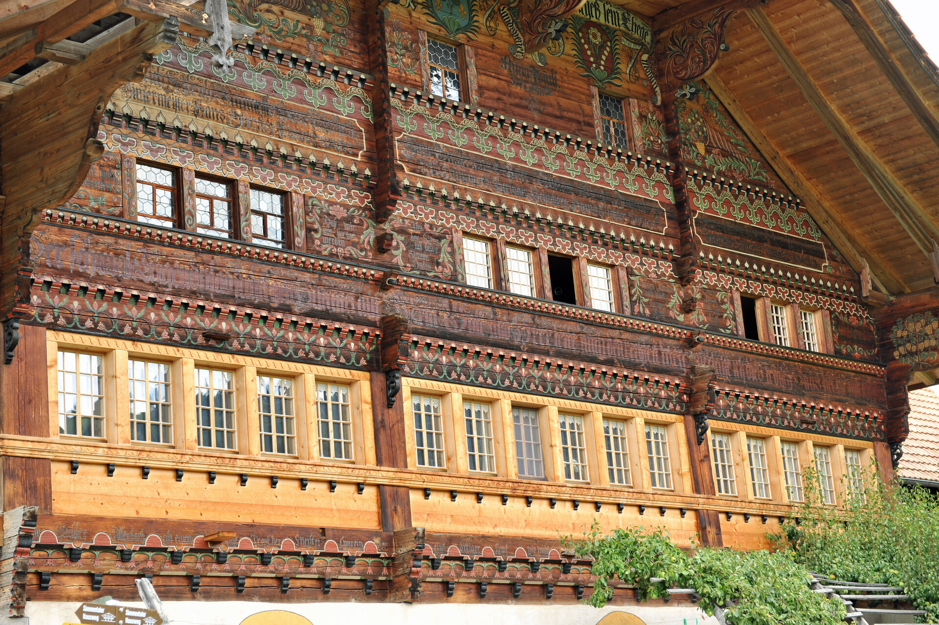 Simmental house paths